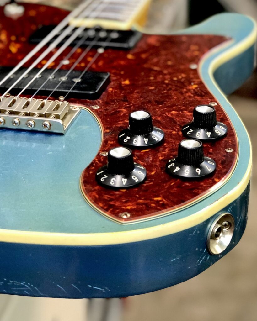 Lion Deluxe – Shabat Guitars